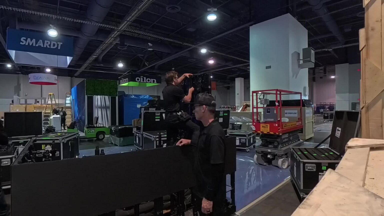 The Journey of a Video Tower: From Concept to Convention - Las Vegas AV ...